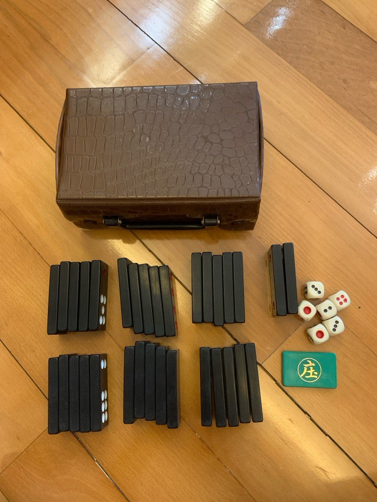 牌九套裝 32隻連皮盒 Vintage Chinese Pai Gao Set, 興趣及遊戲, 玩具 & 遊戲類 - Carousell