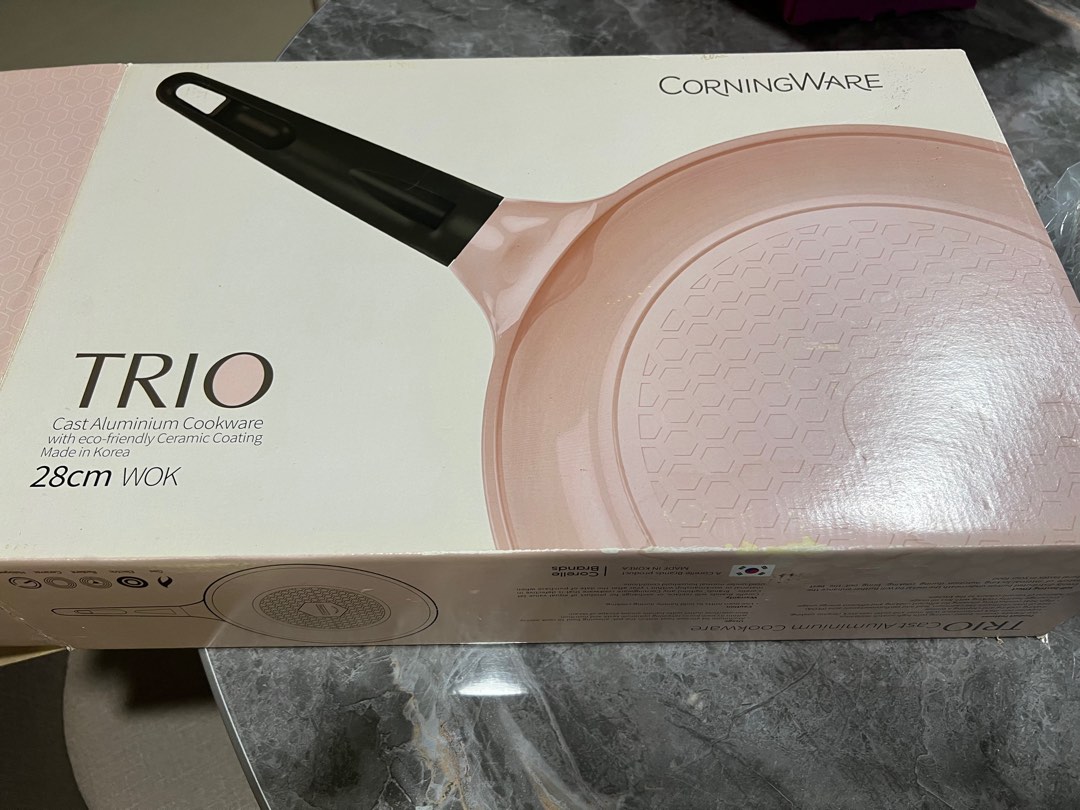 Corning Ware 28cm frying pan, TV & Home Appliances, Kitchen Appliances ...