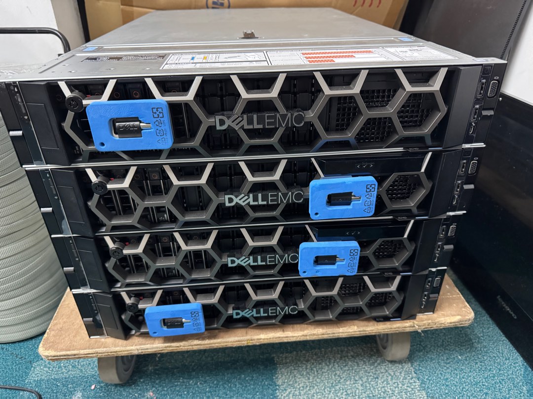 Dell R740 server , 40 core cpu , 128GB ram , 480GB SAS SSD X 4 ...