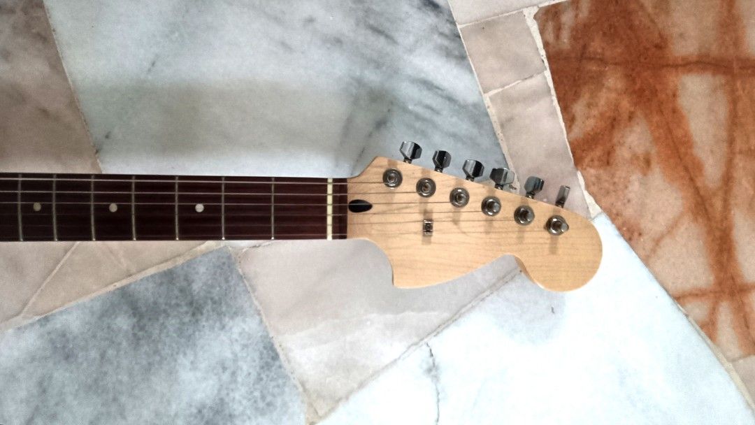fender strat 70s style, Hobbies & Toys, Music & Media, Musical ...