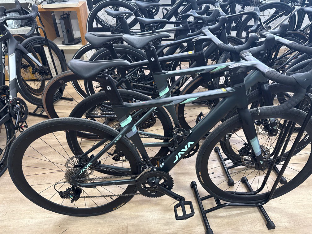 Java Auriga road bike on off road racing bicycle aluminium arerodynamic ...