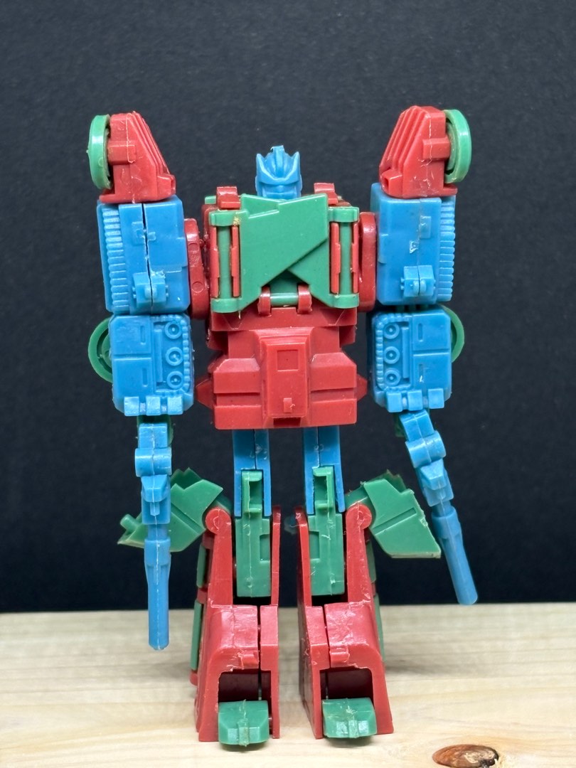 Kabaya transformers type Sixshot, Hobbies & Toys, Toys & Games on Carousell