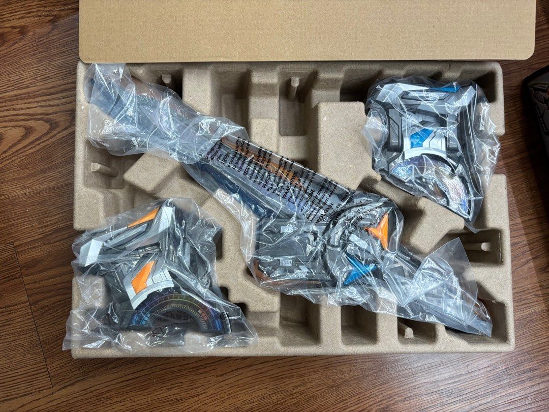 KAMEN RIDER GEATS DX COMMAND TWIN BUCKLE & RAISING SWORD BIB, Hobbies ...