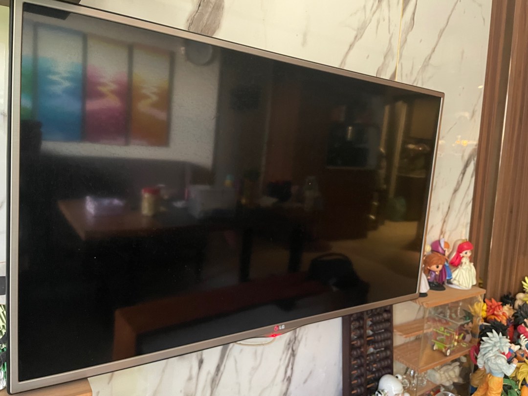 LG 42 Inch TV, TV & Home Appliances, TV & Entertainment, TV on Carousell