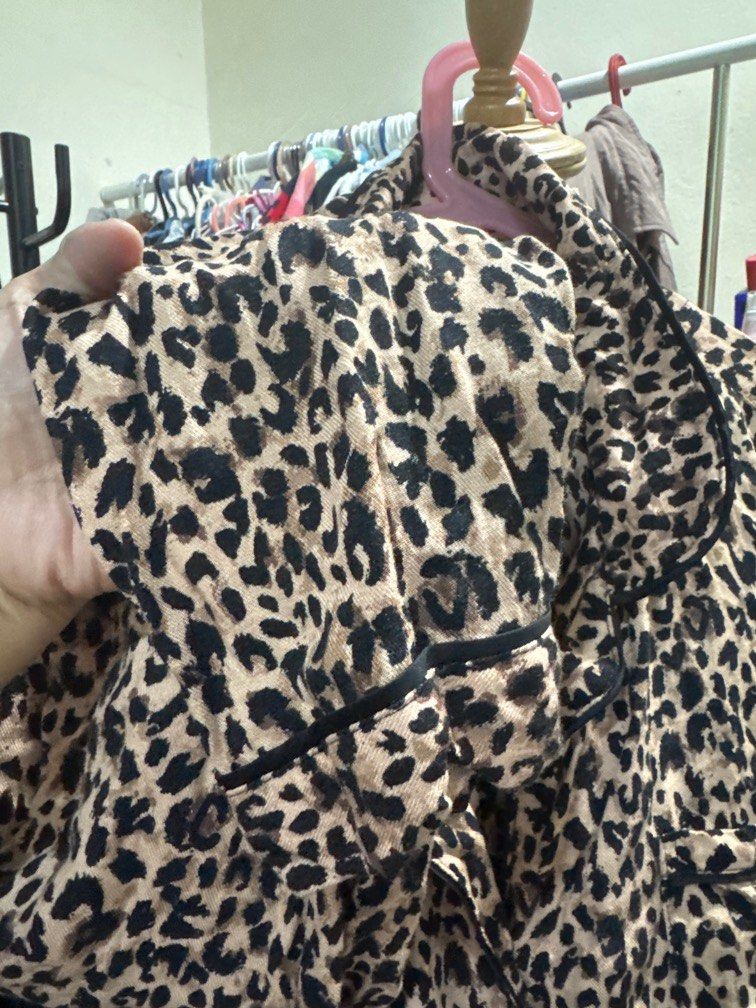 Primark Pyjamas leopard set, Women's Fashion, Muslimah Fashion, Tops on ...