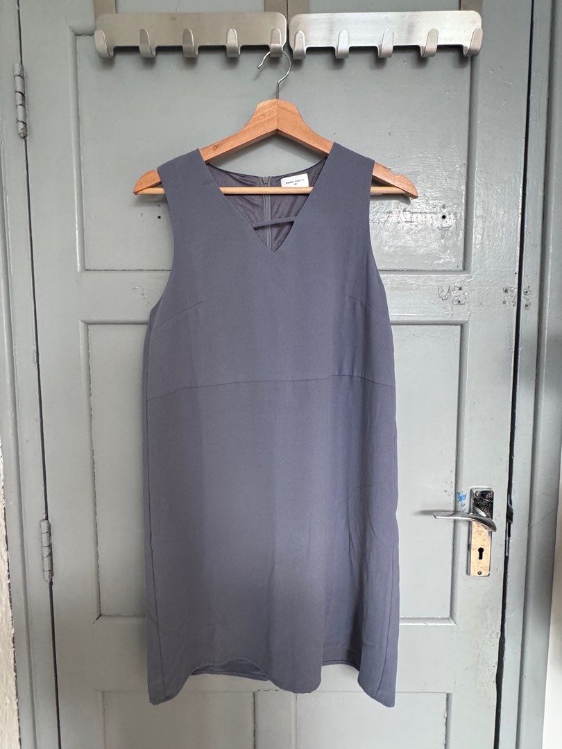 RUNWAY BANDITS blue cut out collar dress, Women's Fashion, Dresses ...