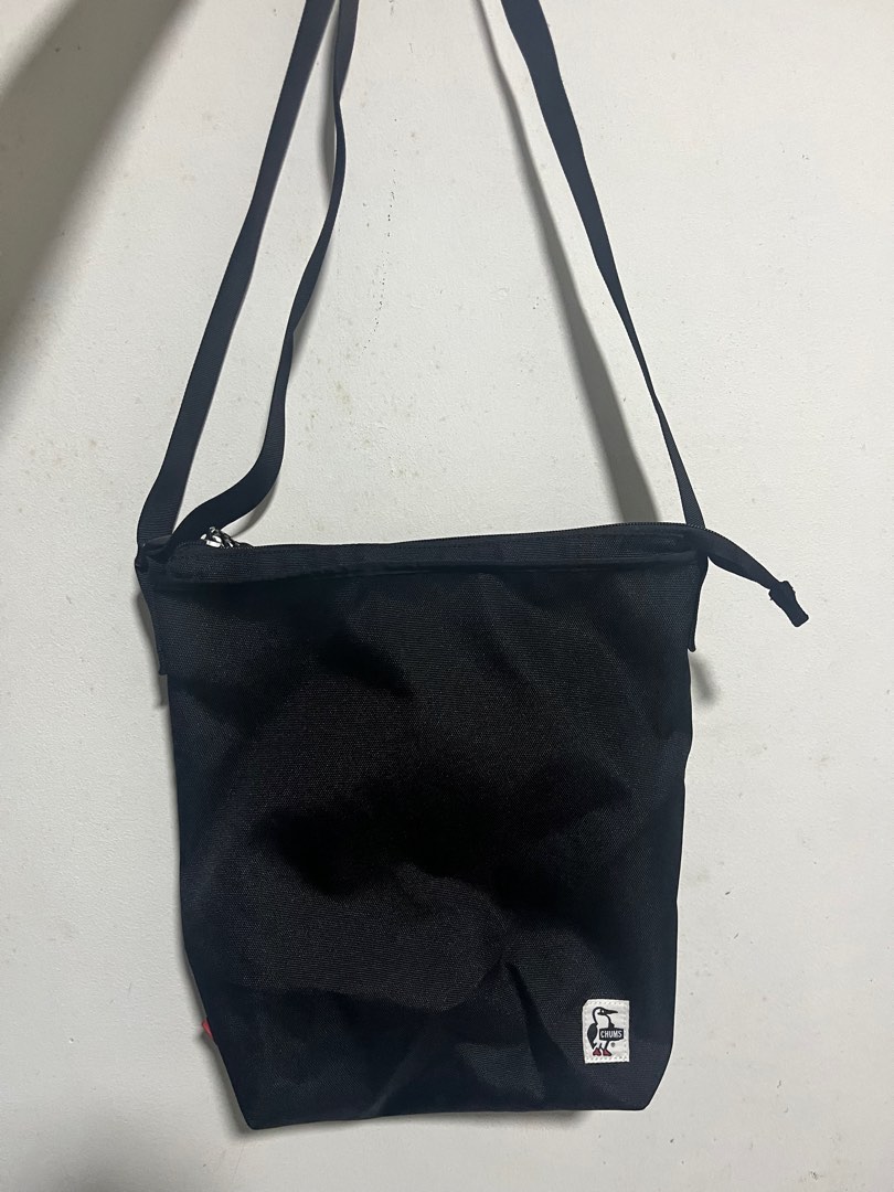 CHUMS Crossbody bag, Men's Fashion, Bags, Sling Bags on Carousell
