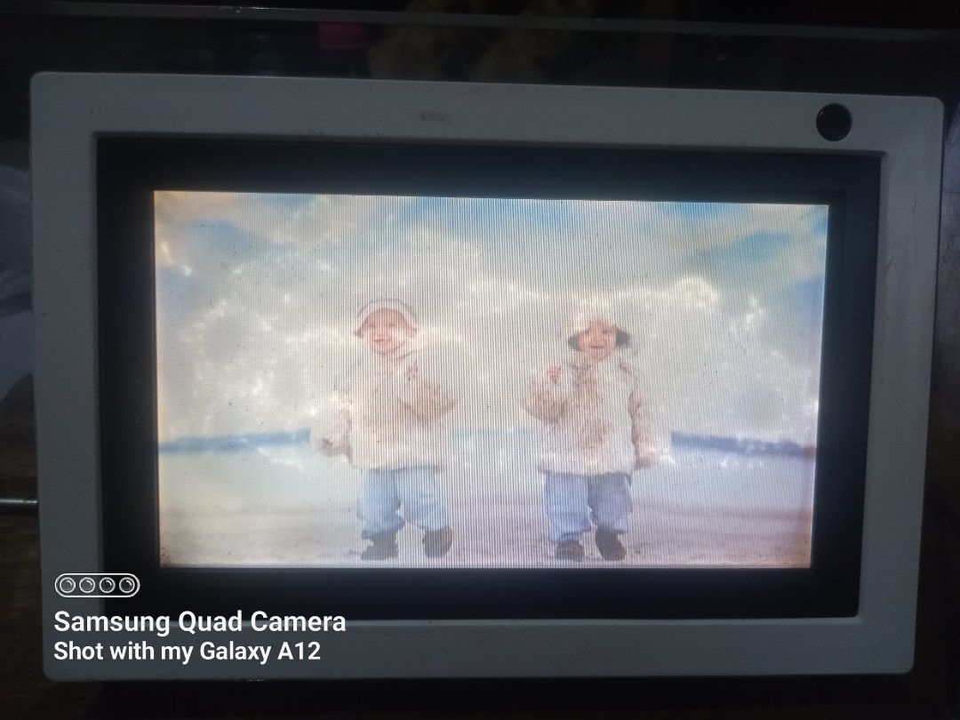 Digital Photo Frame,fisik masih samgat bagus,hanya layar background yg ...