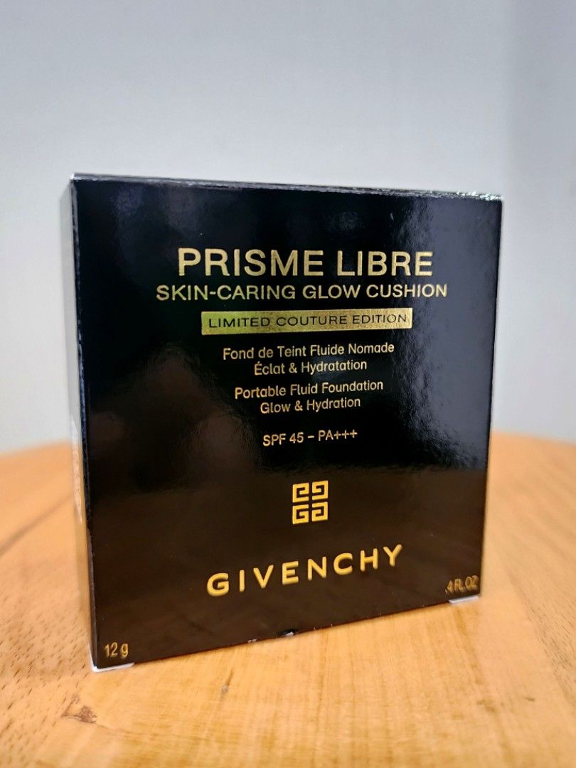 Givenchy Prisme Libre Skin-Caring Glow Cushion Limited Edition 稜鏡柔光氣墊粉底 新春限量版 (色號1-C105) (全新，100 ...