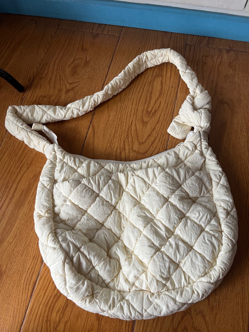 GU UNIQLO Japan Puffer Quilted Messenger Bag, Women's Fashion, Bags ...