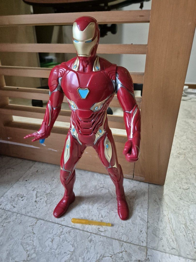 Hasbro Marvel Avengers Repulsor Blast Iron Man | Features Blast Gear ...