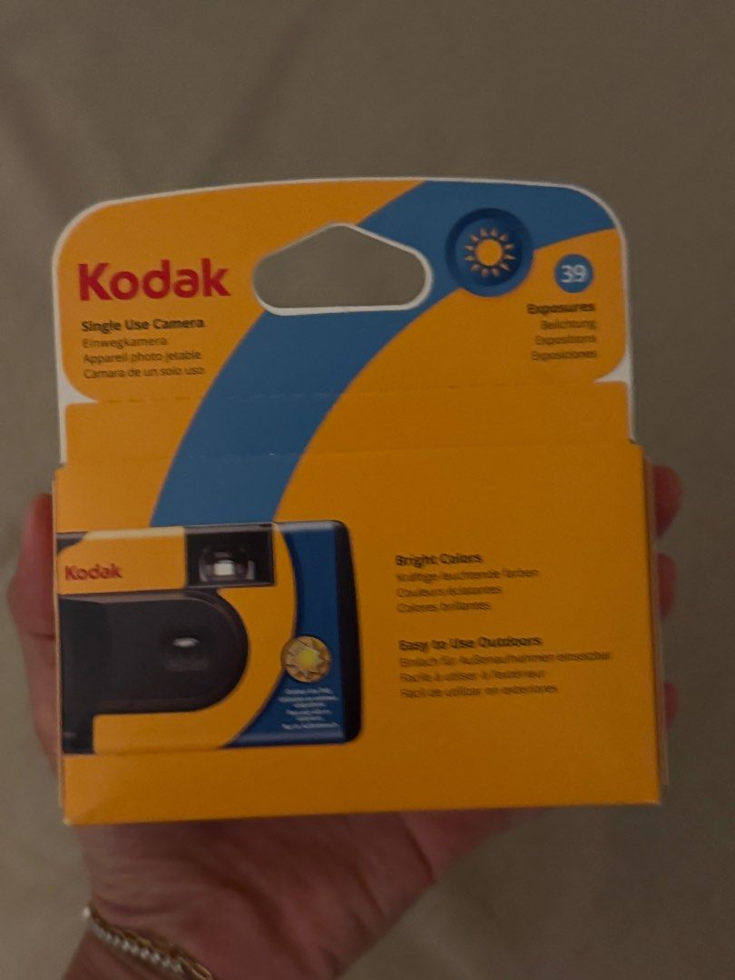 KODAK DAYLIGHT 800 DISPOSABLE CAMERA, Photography, Cameras on Carousell