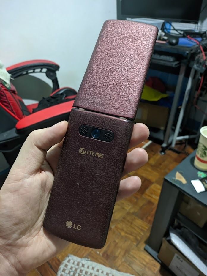 LG Wine Smart LTE 4GB Maroon Flip Phone, Audio, Earphones on Carousell