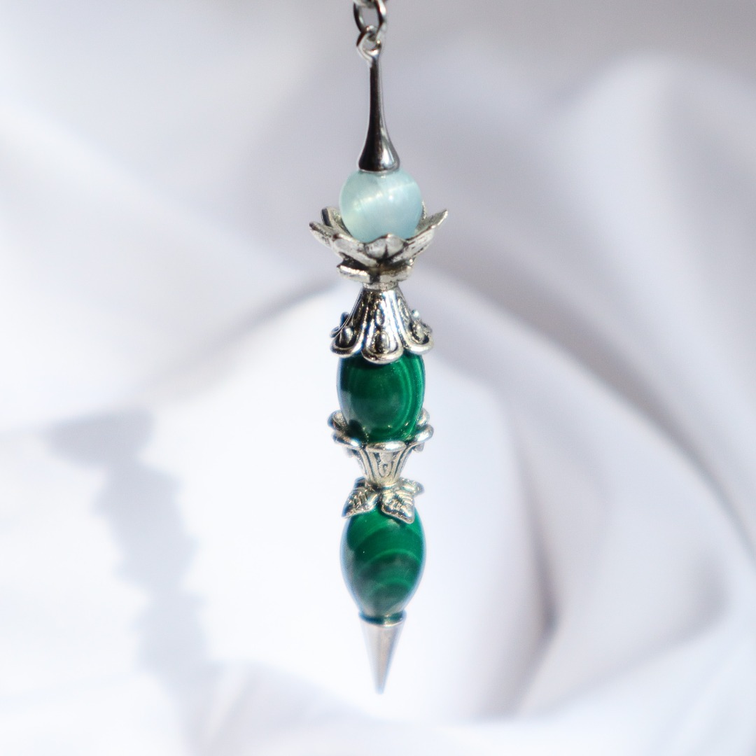 Malachite Mini Lotus Dowsing Pendulum, Women's Fashion, Jewelry & Organisers, Precious Stones on ...