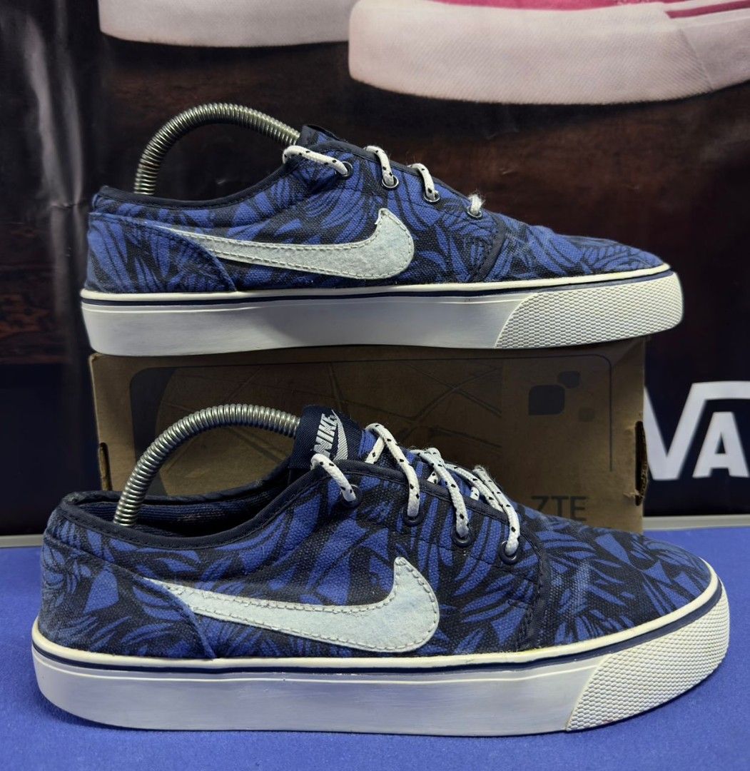 Nike Toki Low (8uk), Men's Fashion, Footwear, Sneakers on Carousell