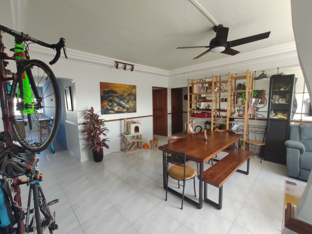 [Share Room] Excellent location above Tamp West MRT. Clean and spacious ...