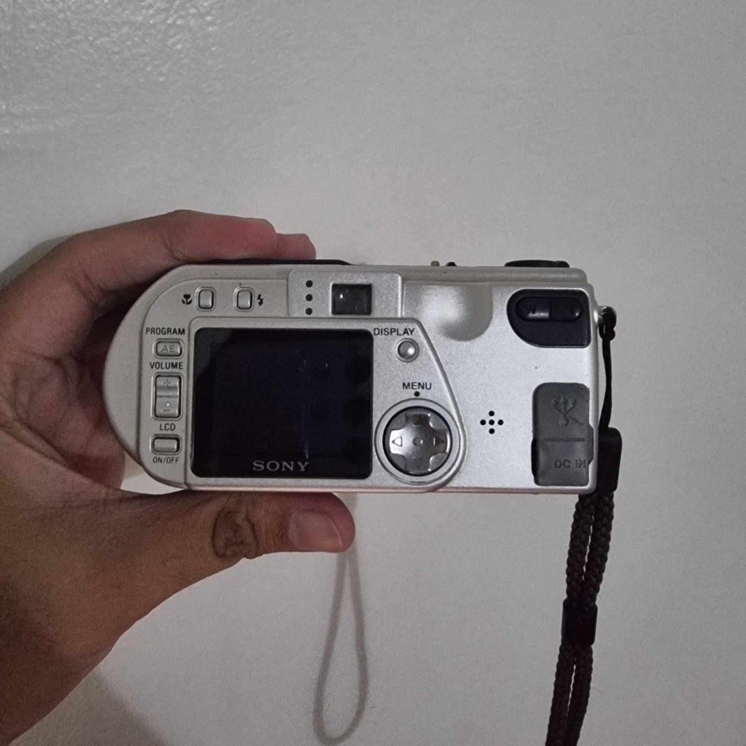 Sony Cyber-shot DSC-P1 Digital Camera, Photography, Cameras on Carousell