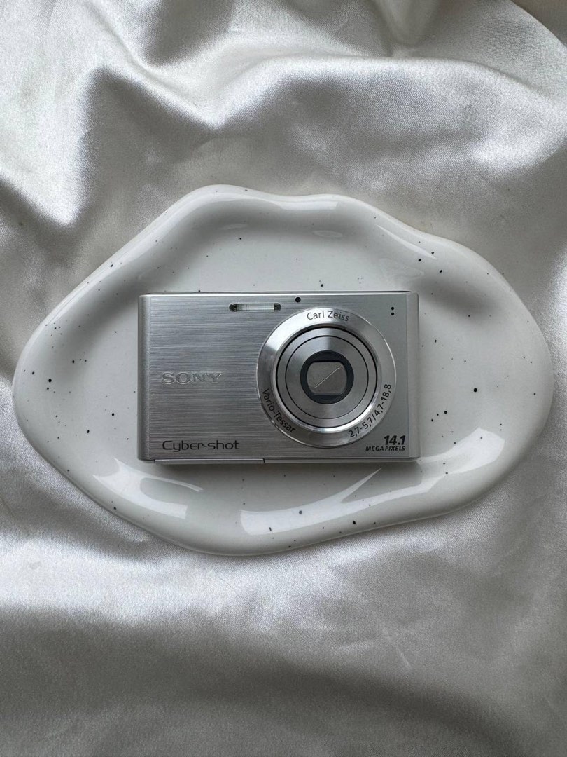 Sony w330 silver digicam, Photography, Cameras on Carousell