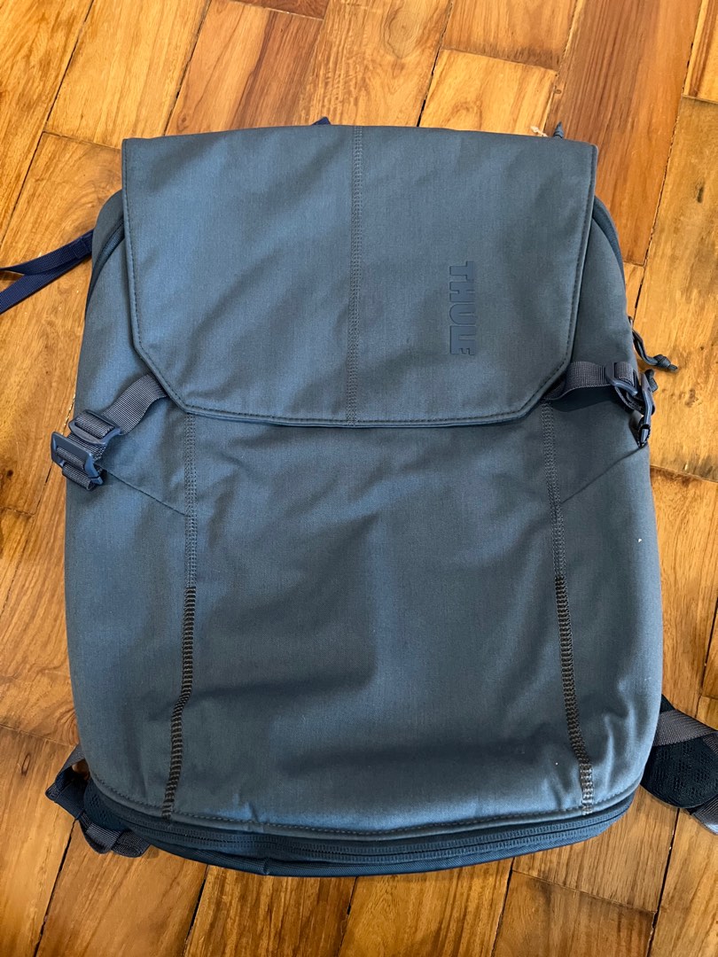Thule Dark Blue / Teal Backpack Vea 25L, Men's Fashion, Bags, Backpacks ...