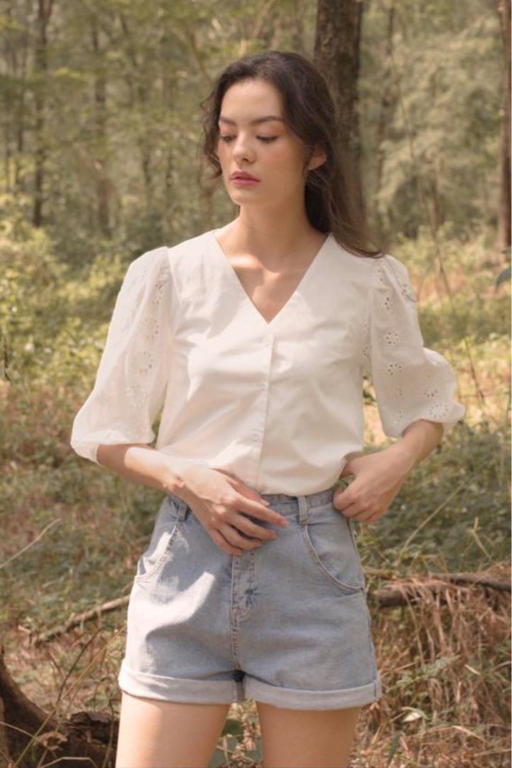 BNWOT The Willow Label twl Isla Eyelet Blouse in XS, Women's Fashion, Tops, Blouses on Carousell