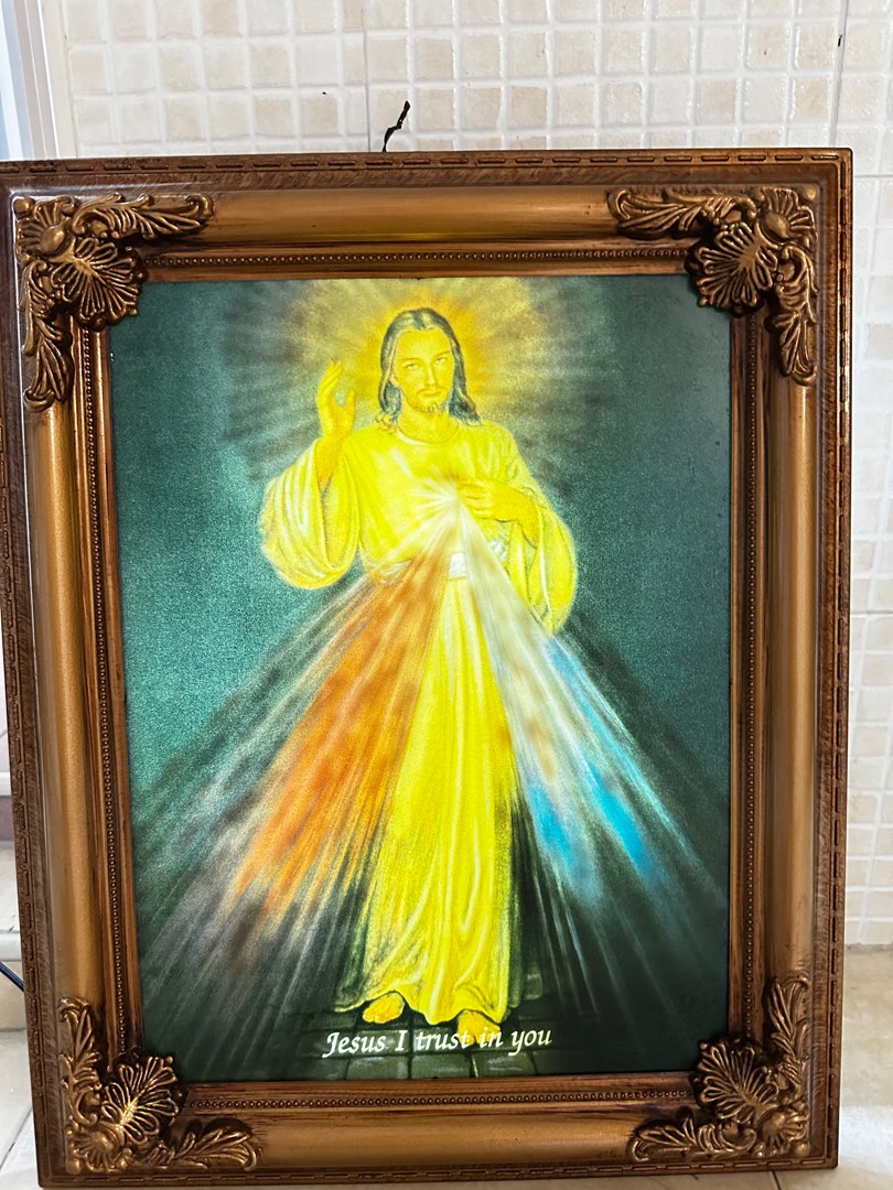 Catholic Divine Mercy: with inbox lighting, Hobbies & Toys, Memorabilia ...