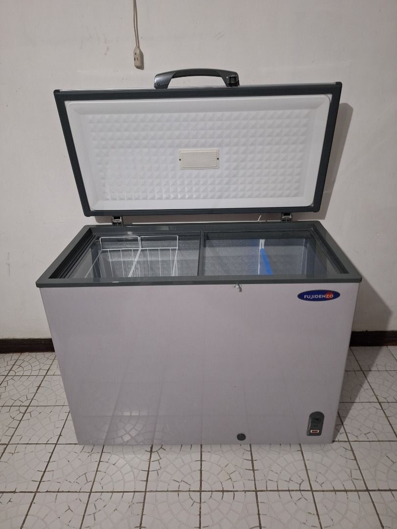 CLEARANCE SALE (USED) Fujidenzo 9 cu. ft. Chest Freezer Non-Inverter ...