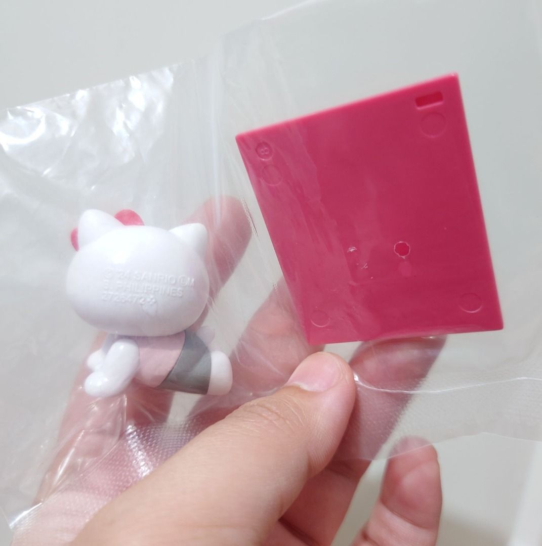 Hello Kitty Yoga exercise figure trinket swing anik aniks mascot ...