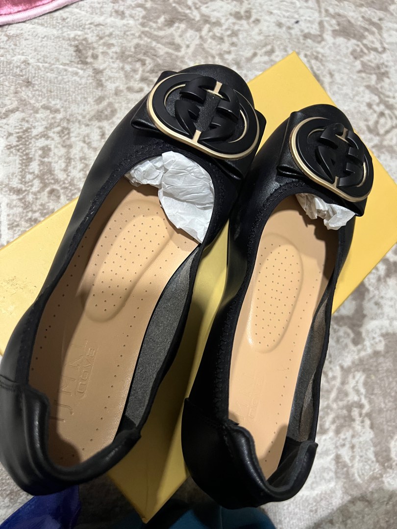 Ijmal Breen Medallion 37, Women's Fashion, Footwear, Flats on Carousell