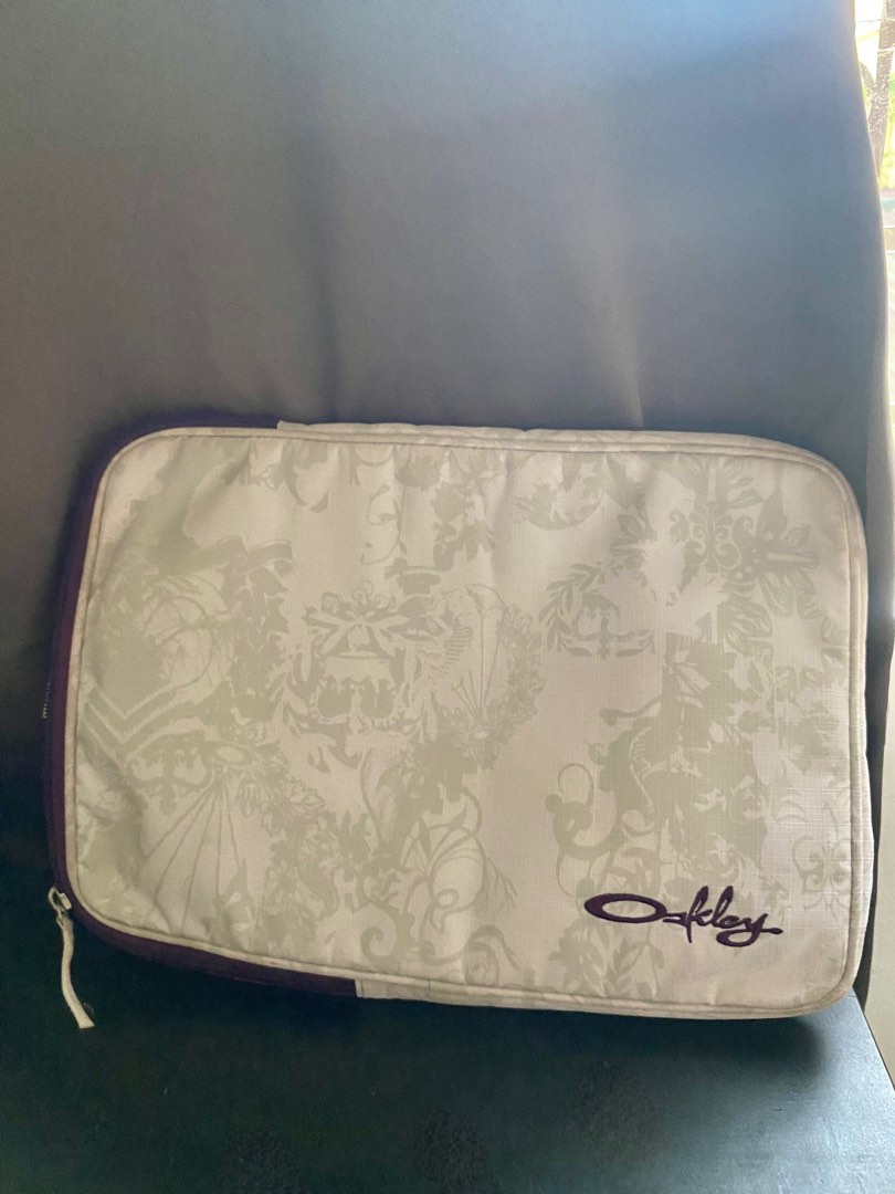 Oakley Silvia MacBook 14 laptop sleeve, Computers & Tech, Laptops ...