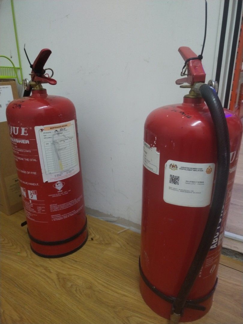 Pemadam api fire extinguisher, Everything Else, Others on Carousell