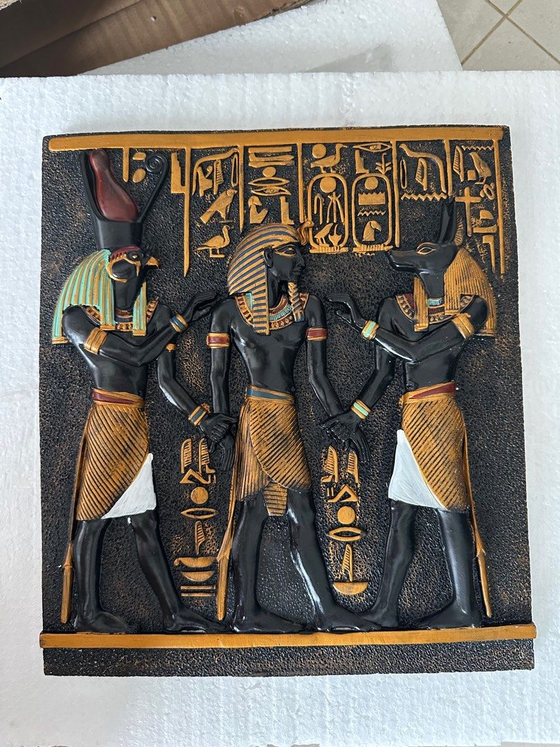 Design Toscano Rameses I Between Egyptian Gods Horus and Anubis Wall ...