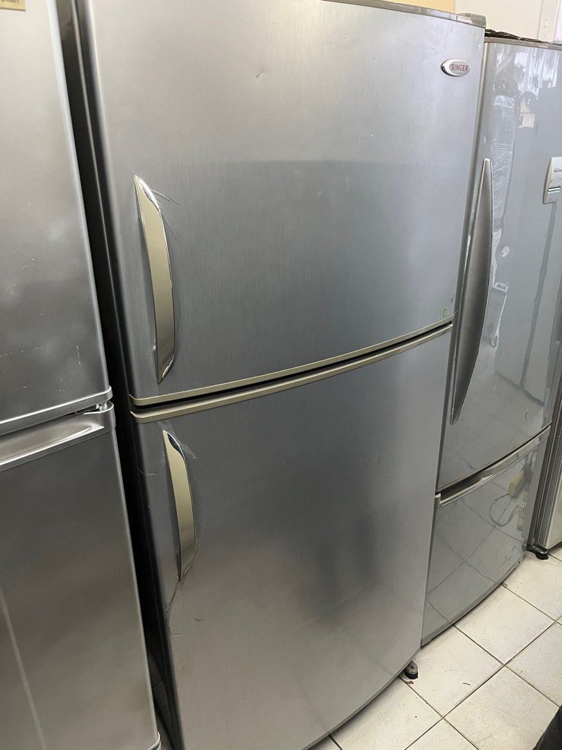 SINGER Fridge freezer 2 door good condition one month warntey ada, TV ...