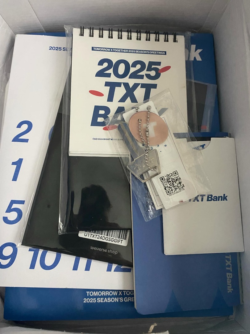 TXT BANK 2025 SEASONS GREETINGS (DEFORMED BOX), Hobbies & Toys ...
