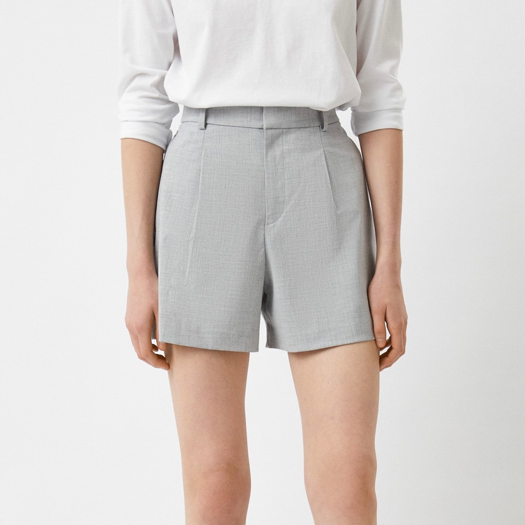 Uniqlo Smart Shorts, Women's Fashion, Bottoms, Shorts on Carousell