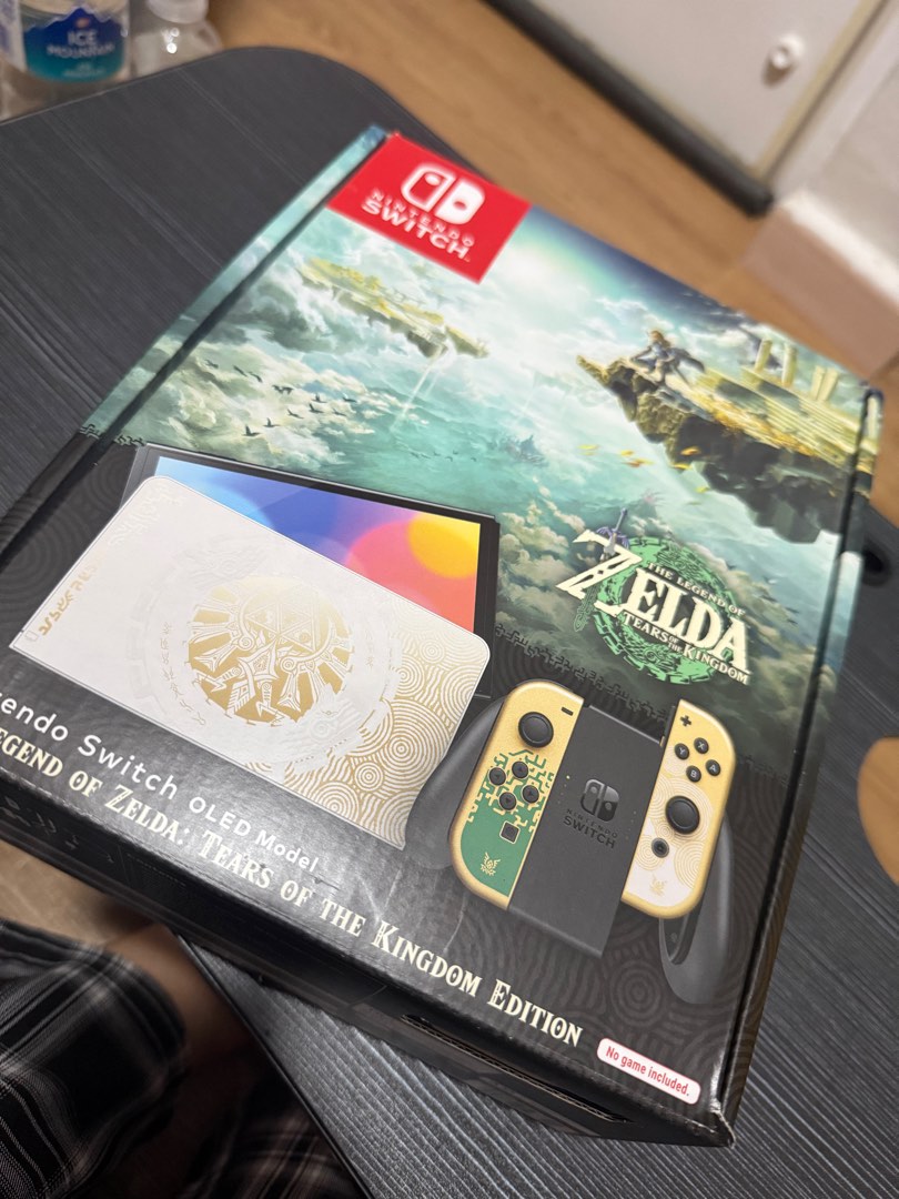 Zelda limited edition oled nintendo switch, Video Gaming, Video Game ...