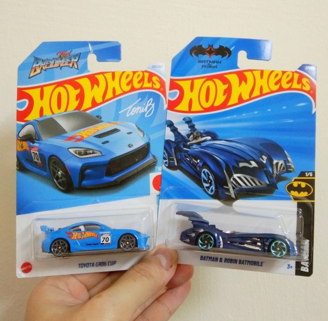Hot Wheels 2-car combo (Toyota GT86 Cup & Batman & Robin Batmobile ...