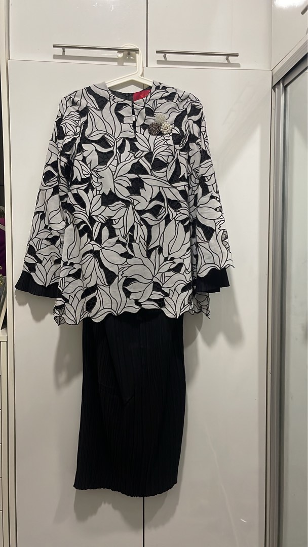 Innaired MIA Kurung Raya 2023, Women's Fashion, Muslimah Fashion, Baju ...