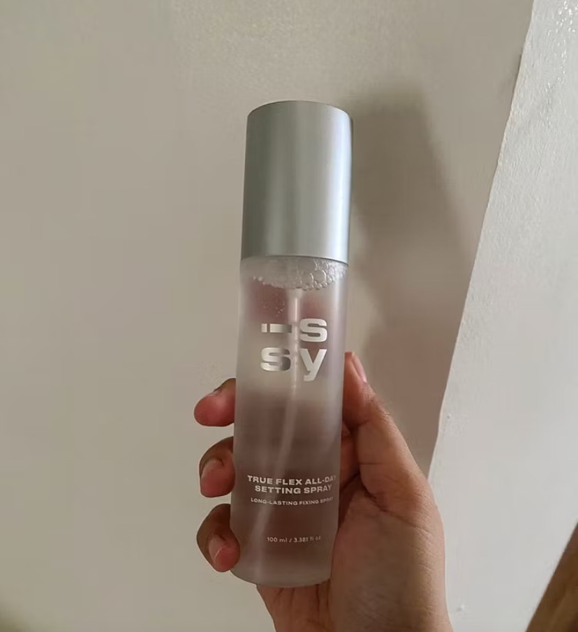ISSY - SETTING SPRAY, Beauty & Personal Care, Face, Makeup on Carousell