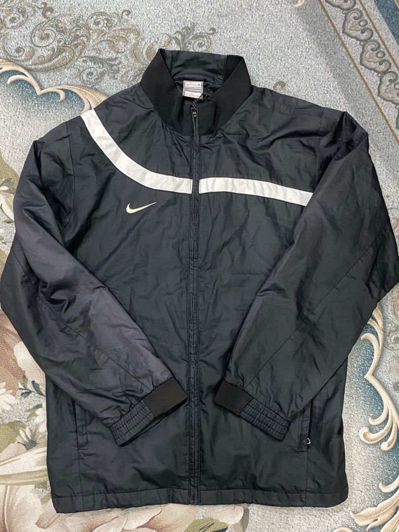 nike windbreaker, Men's Fashion, Activewear on Carousell