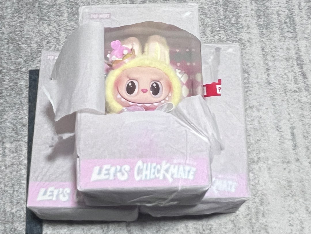 Popmart Lets Check Mate 愛心皇后 Labubu Zimomo, 興趣及遊戲, 玩具 & 遊戲類 - Carousell