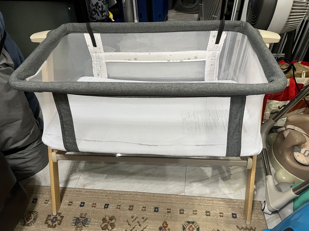 ROGER ARMSTRONG BEDSIDE SLEEPER BASSINET, Babies & Kids, Baby Nursery ...