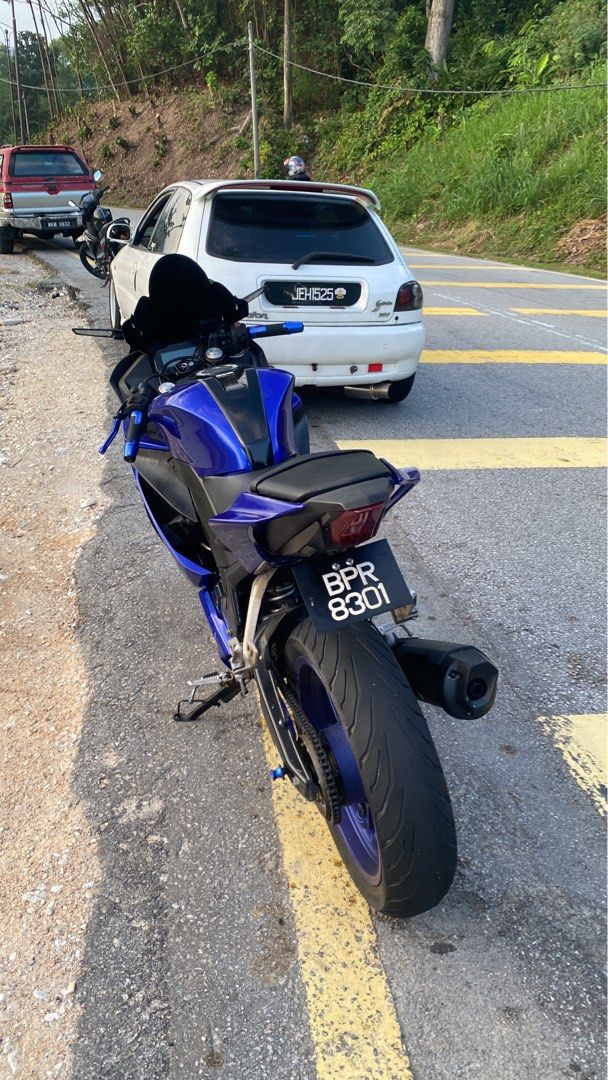 Yamaha R15 2018 came with Agv Helmet (Replica), Motorbikes on Carousell