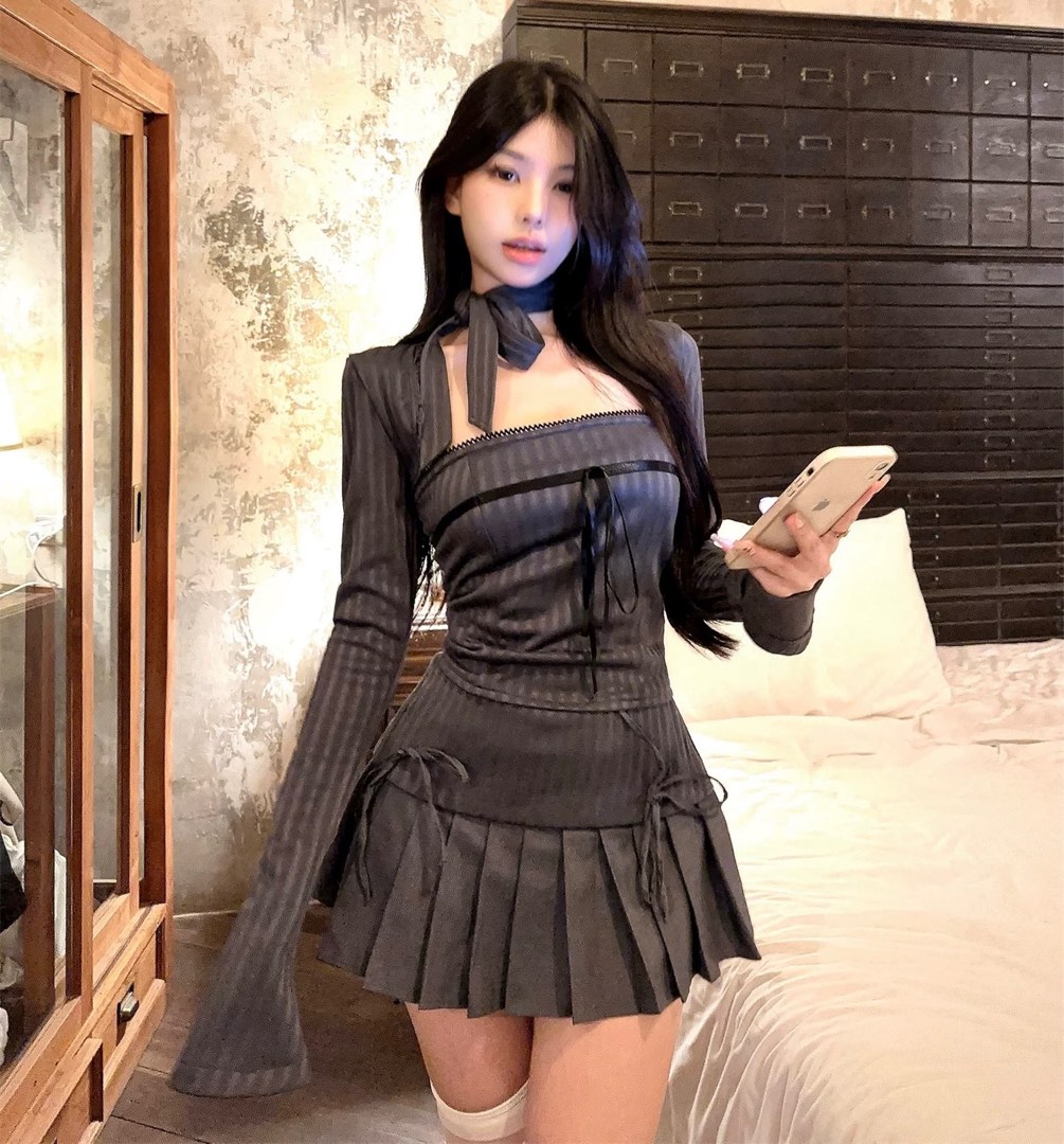 (4 pc set) INSTOCK grey acubi self tie ribbon tube top + choker ...