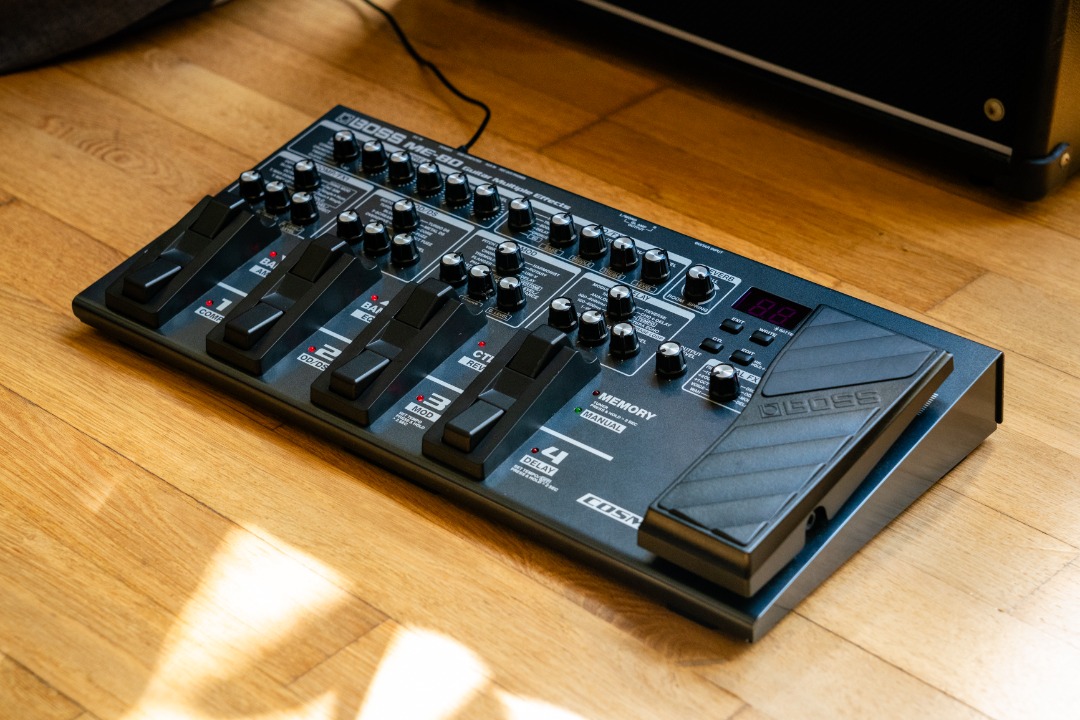 BOSS ME80 / ME-80 with power supply, Hobbies & Toys, Music & Media ...