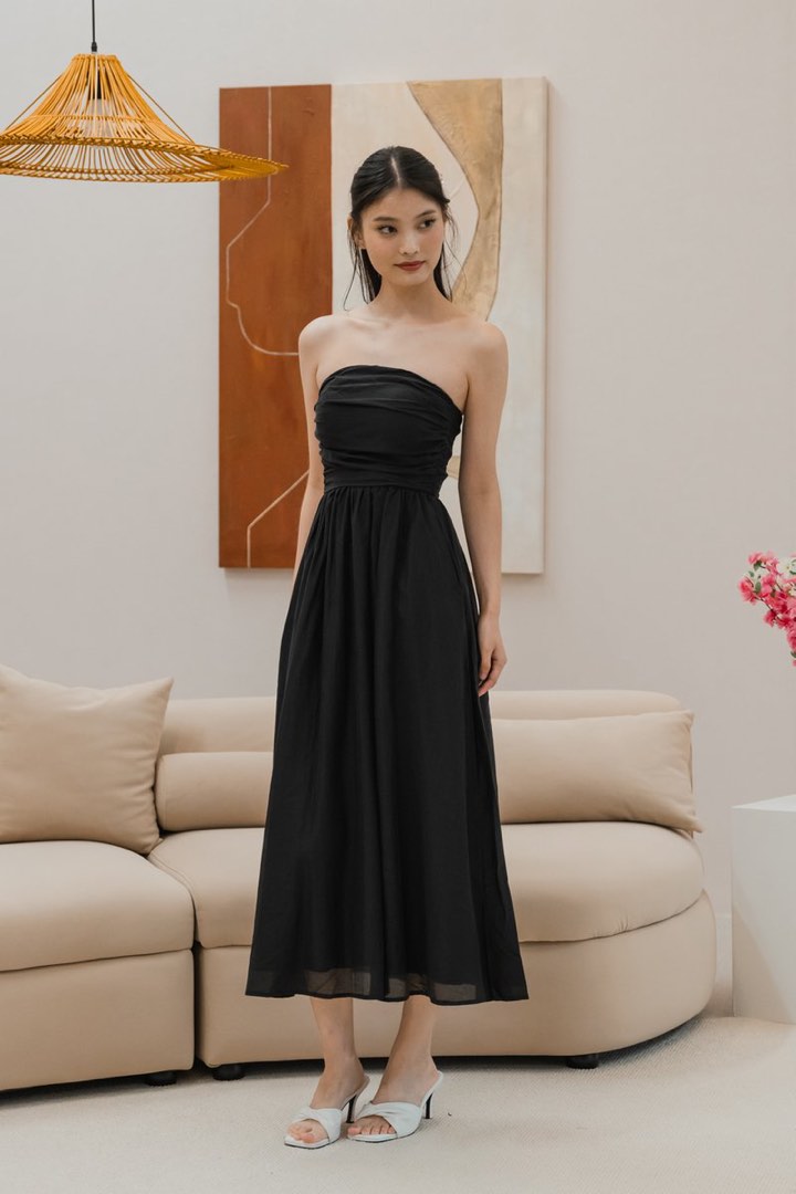 Carrislabelle Edith Padded Ruched Maxi Dress in Black, Women's Fashion ...