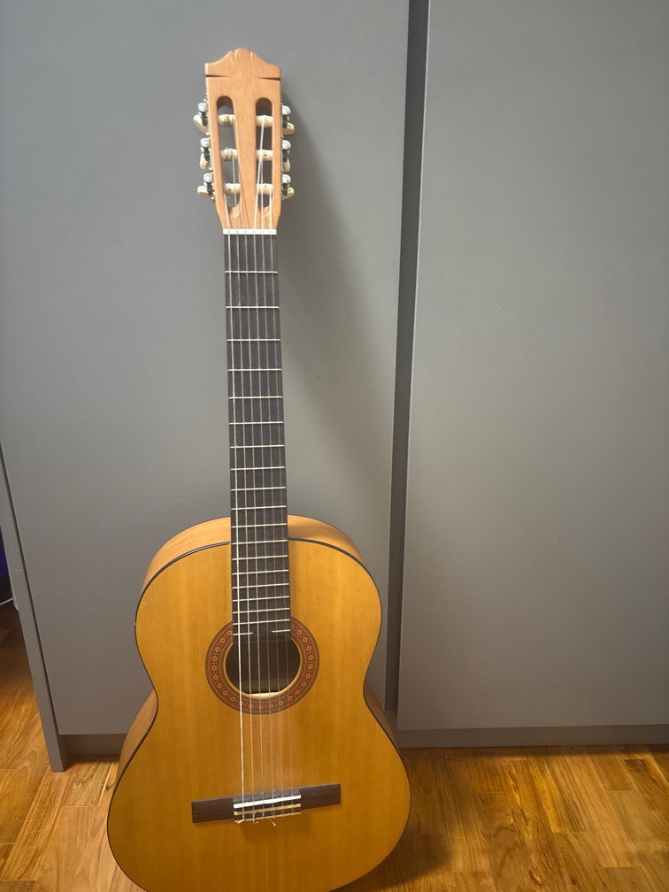 Classical Guitar, YAMAHA C40M , Hobbies & Toys, Music & Media, Musical Instruments on Carousell