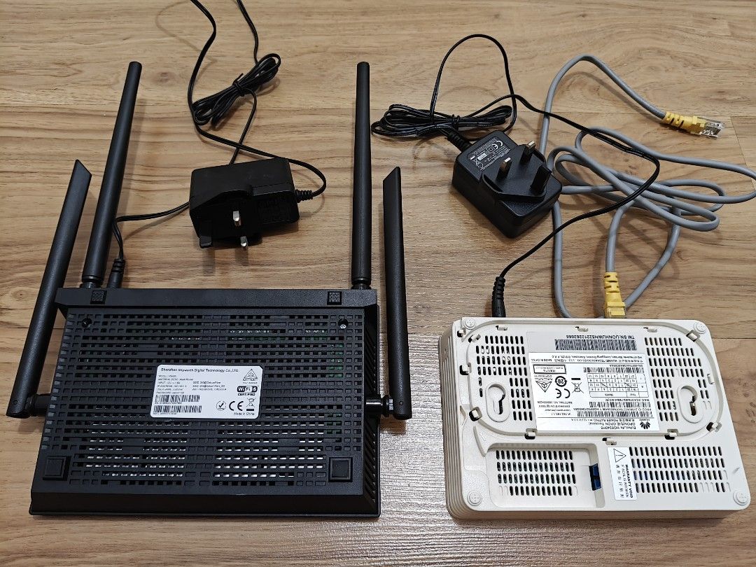 Huawei router with Celcom mesh router set, Computers & Tech, Parts ...