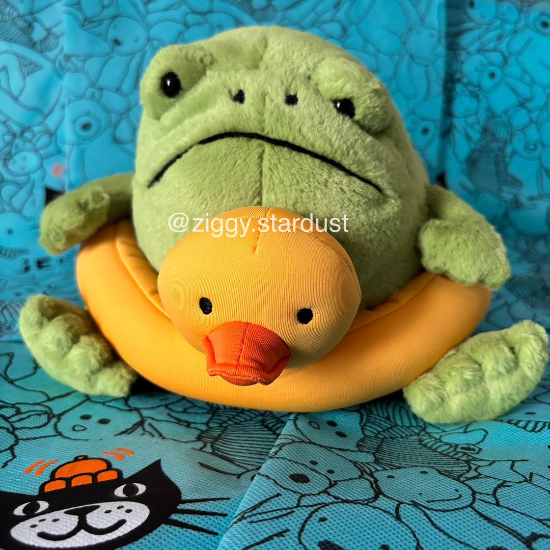Jellycat Ricky Rainy Frog Rubber Ring 鴨仔水泡青蛙, 興趣及遊戲, 玩具 & 遊戲類 - Carousell