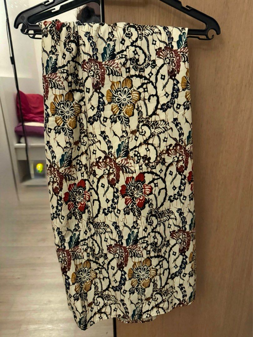 Kain batik fully getah, Women's Fashion, Bottoms, Other Bottoms on ...