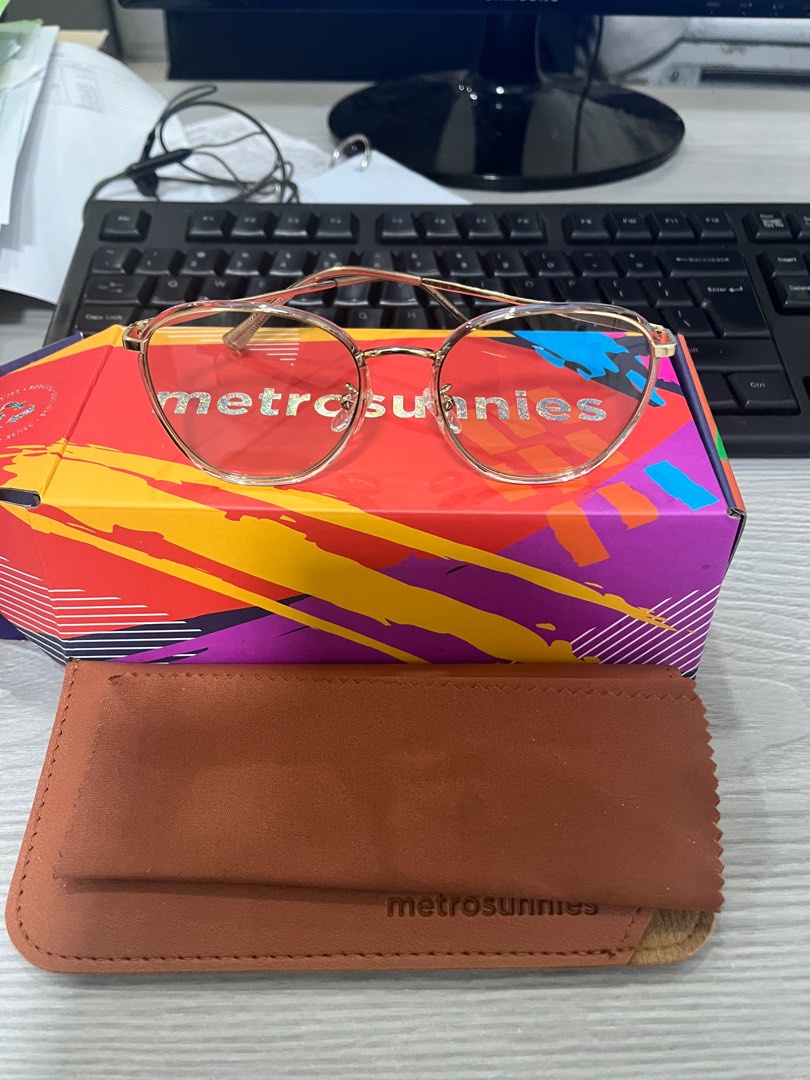 MetroSunnies Lisa Specs, Women's Fashion, Watches & Accessories, Sunglasses & Eyewear on Carousell